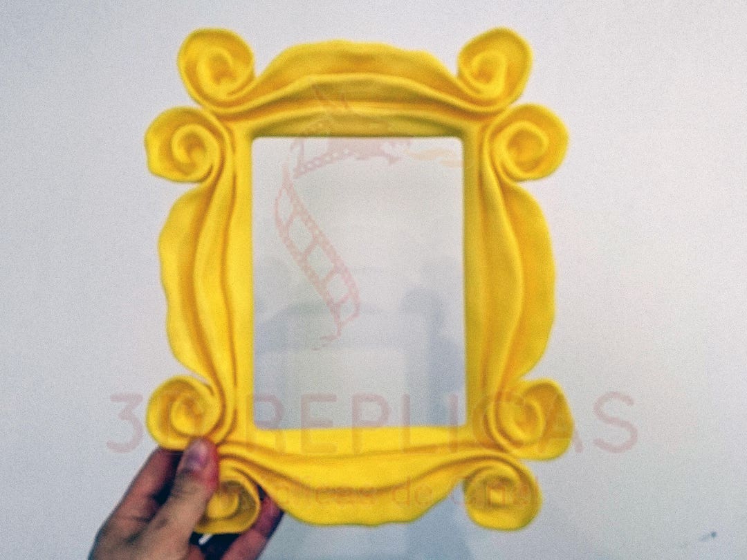 FRIENDS Yellow Peephole Frame Monica's Apartment Marco Fotos ...