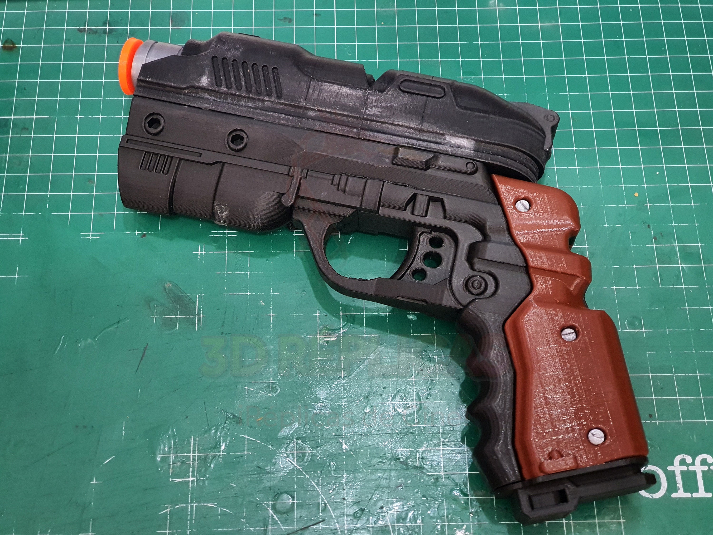 Doom 3 Hero Revolver Prop Replica Gun Pistol by Buissonland - Etsy