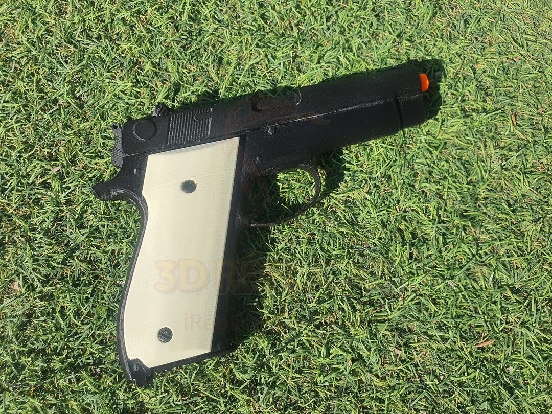 Aliens Vasquez M39 Pistol Prop Replica Smith and Wesson Model 39 S&W ...