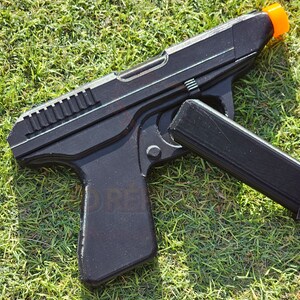 Aliens HK VP70 Hand Gun Prop Replica Pistol USCM Colonial Marines ...