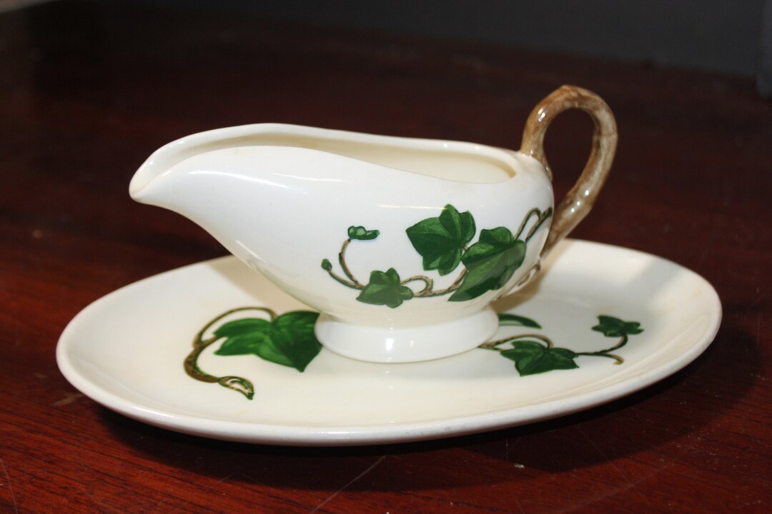 Metlox Poppytrail california Ivy Gravy Boat & Underplate Green Ivy ...
