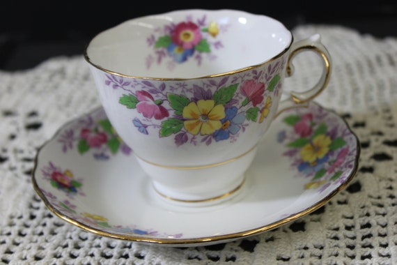 Footed Elizabethan Floral Teacup Purple Fushia Teacup Vintage Teacup ...