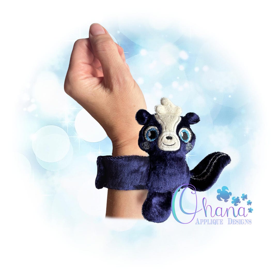 Skunk Slap Bracelet Buddy in the Hoop Machine Embroidery Design - Etsy