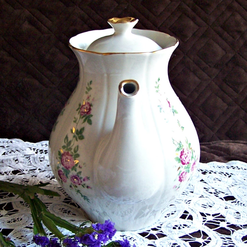 Vintage 1.3 Liter Porcelain Teapot/coffeepot. Hand Painted Floral ...