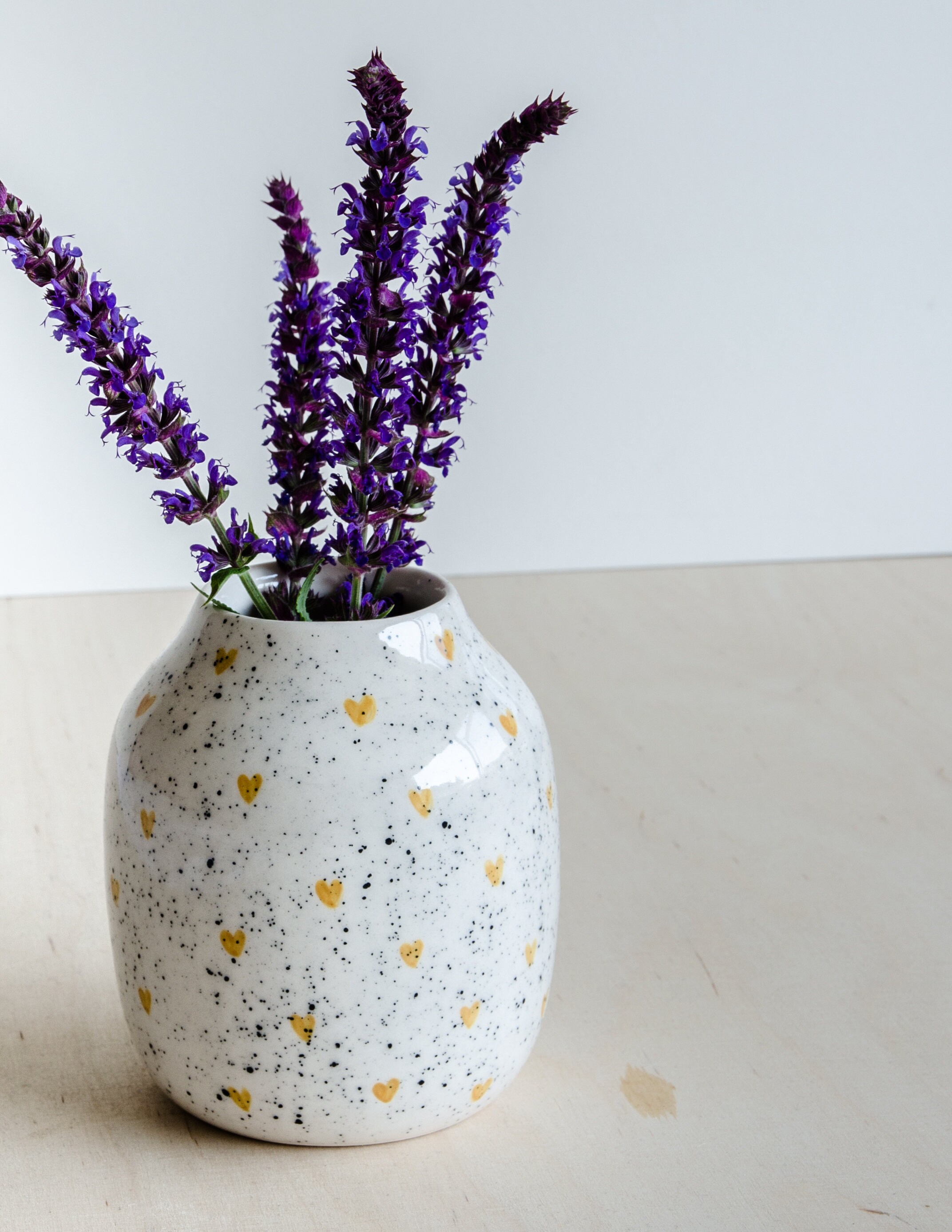 Vaas spikkels gele hartjes handgemaakt keramiek - Etsy Nederland
