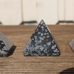 SNOWFLAKE OBSIDIAN Natural Medium Gemstone Crystal Pyramid 27-30mm - Etsy
