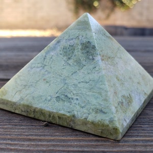 VASONITE Natural Large Gemstone Crystal Pyramid 60mm [22] - Etsy