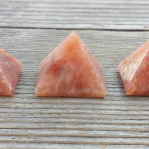 SUNSTONE Natural Medium Gemstone Crystal Pyramid 27-30mm - Etsy