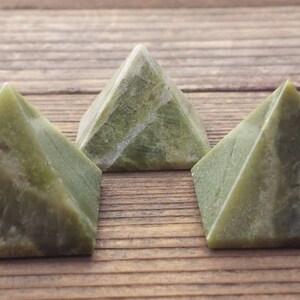 VASONITE Natural Medium Gemstone Crystal Pyramid 27-30MM - Etsy