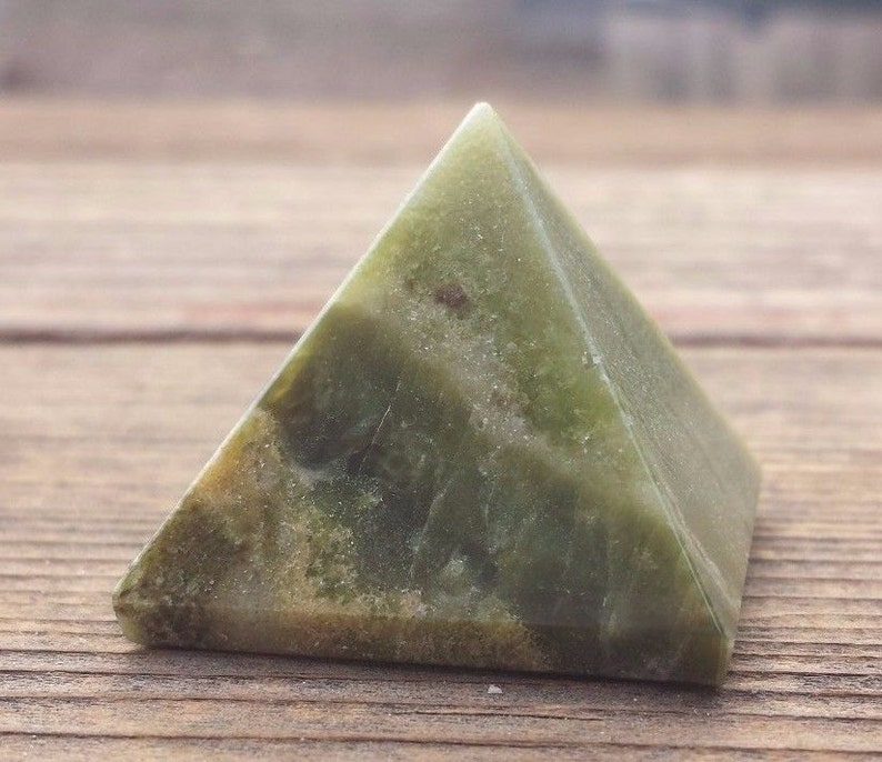 VASONITE Natural Medium Gemstone Crystal Pyramid 27-30MM - Etsy