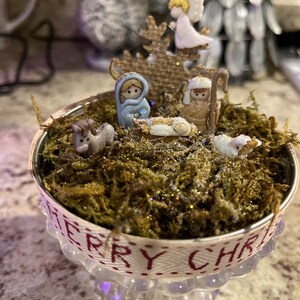 Miniature Manger Display, Manger on a Mason Jar Lid, Christmas Manger ...