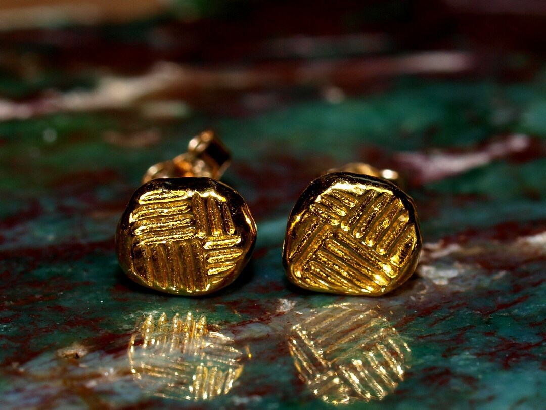 Small 24k Gold Textured Line Studs - High Purity 5mm Gold Discs ...