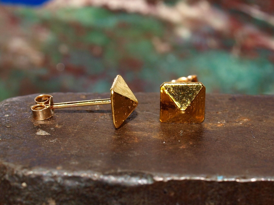 24k Gold Pyramid Studs - Solid Gold Pyramids - Minimalist Gold Earrings - Solid Gold Stud ...
