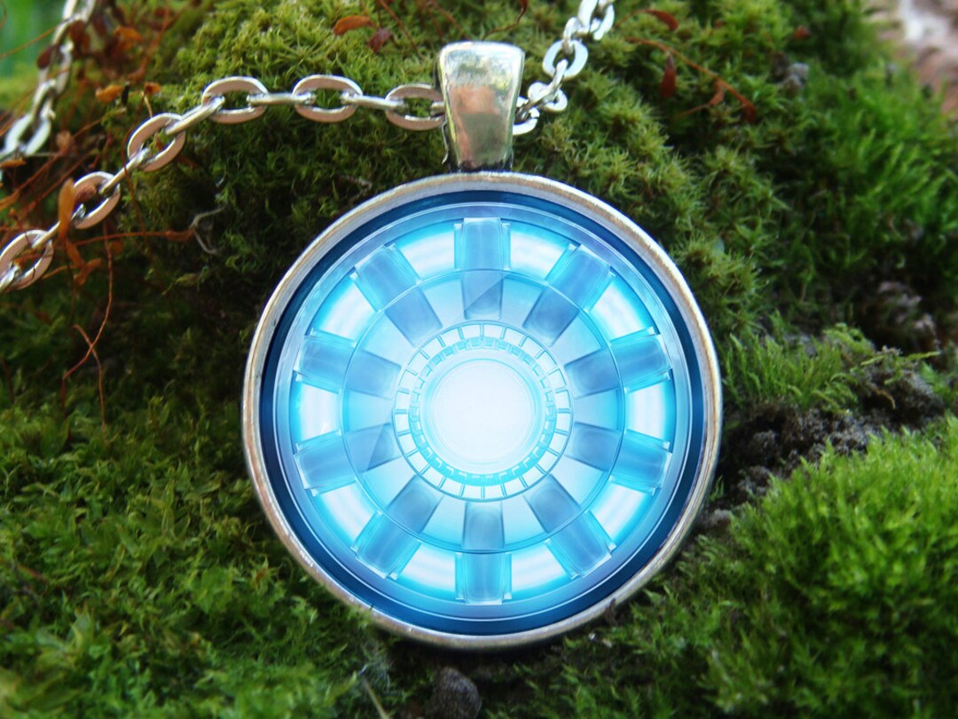 Super Hero Necklace Glow in the Dark Glowing Pendant Superhero Necklace ...
