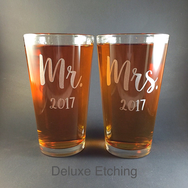 Engraved Mr and Mrs Pint Glasses, Personalized Wedding Anniversary Gift ...