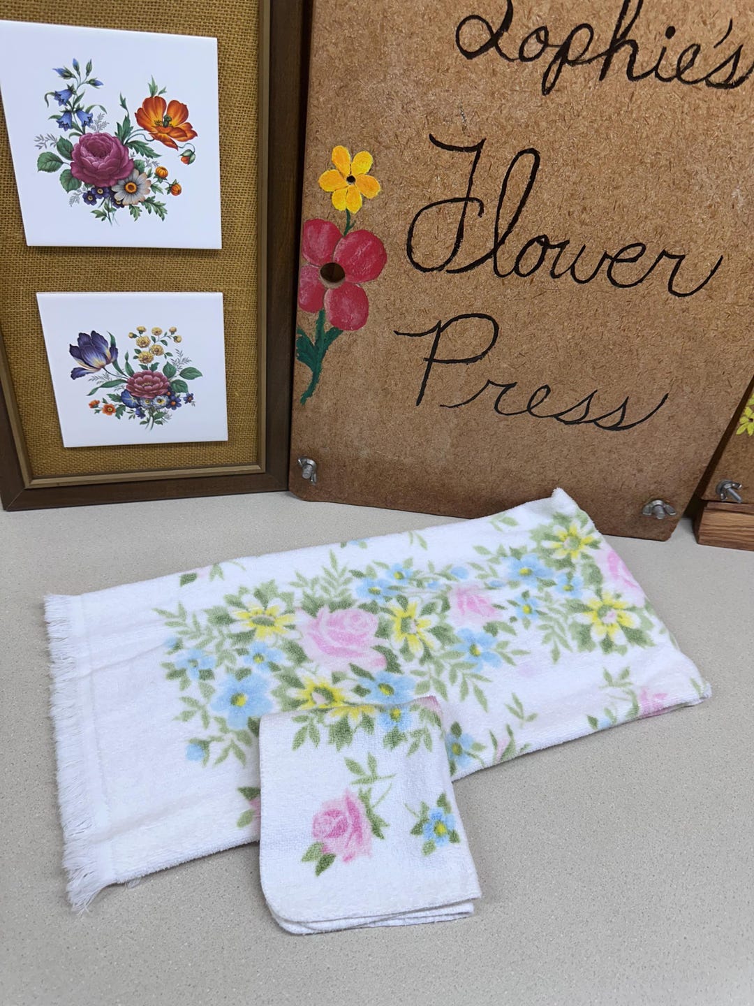 Vintage Towels Bath Towel & Washcloth Set Springy Pink Red Green Yellow ...