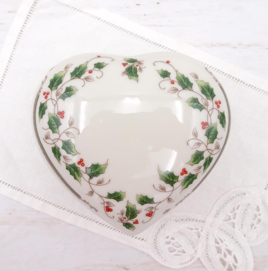 Heart Shaped Trinket Box: Holly & Berry Design, Candy Dish - Etsy