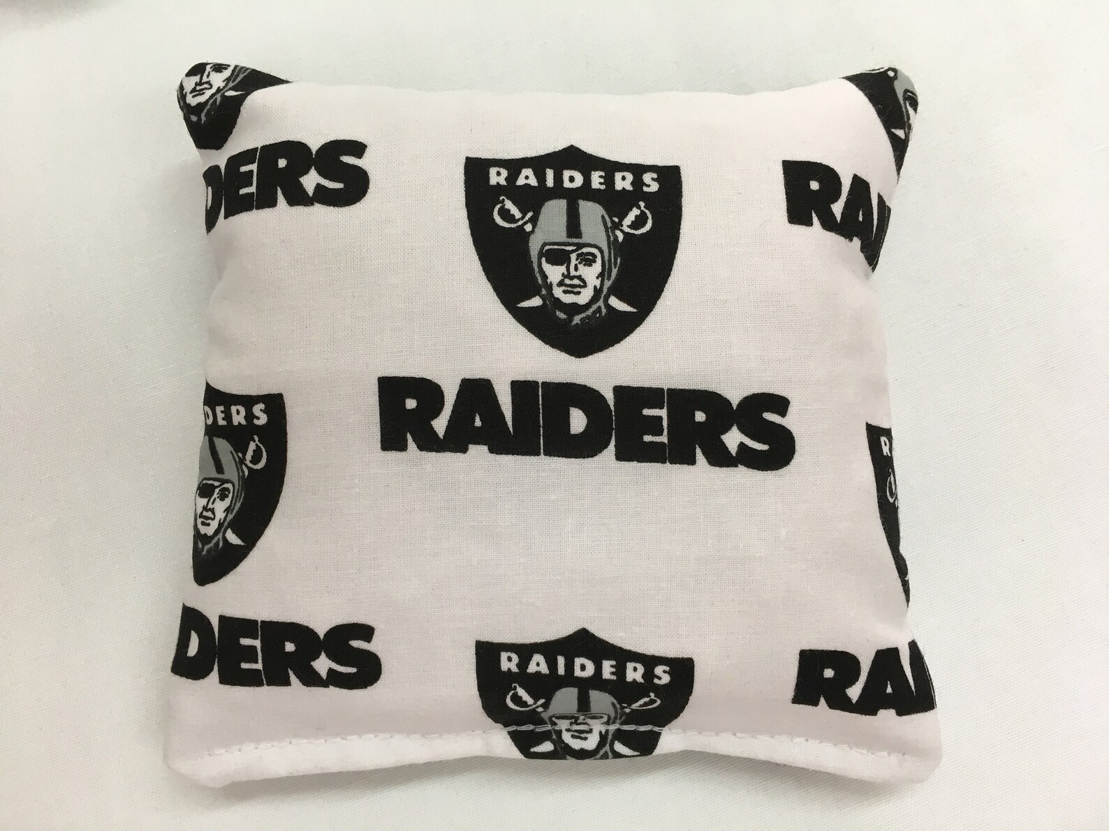 Las Vegas Raiders 8 Cornhole Bags Bean Toss 4 of Each Print 2 Sides - Etsy