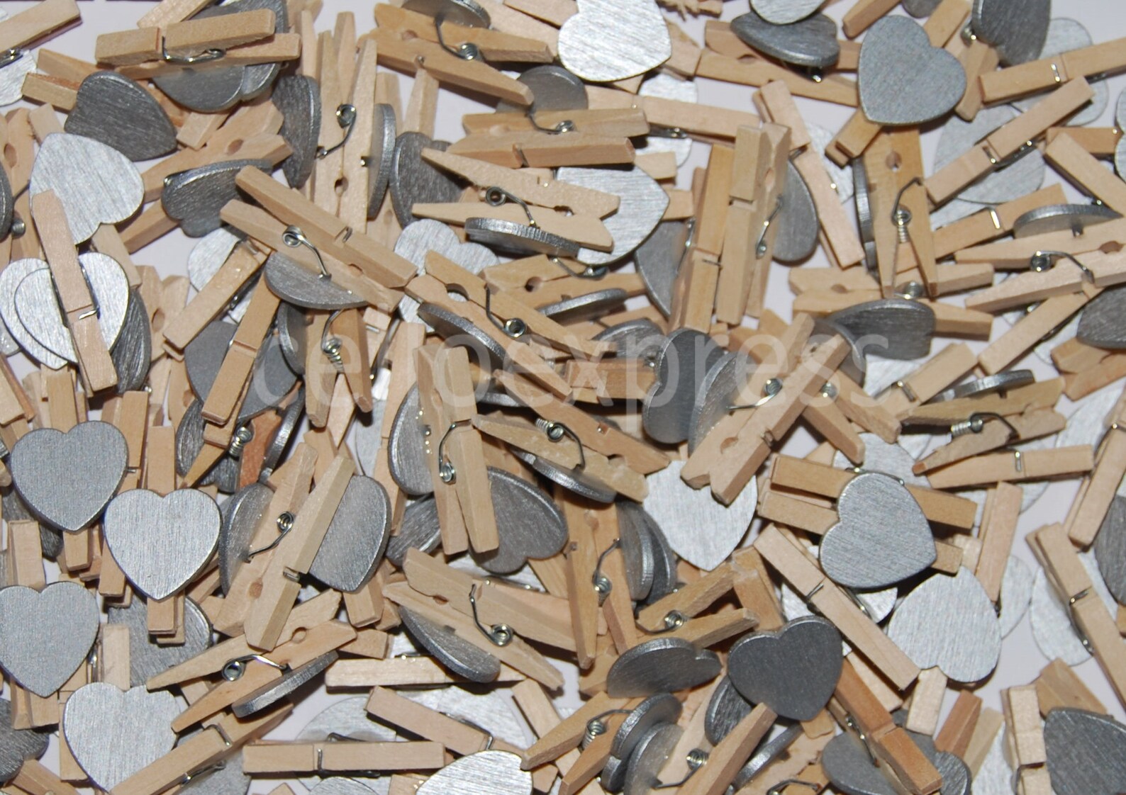 30mm Natural Pegs with Coloured Hearts Choice of Colour | Etsy