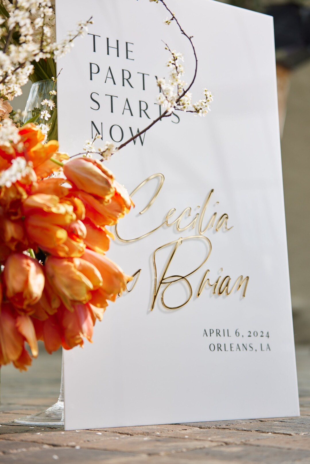 Elegant White Acrylic Welcome Sign With 3D Gold Mirror Names, Wedding ...