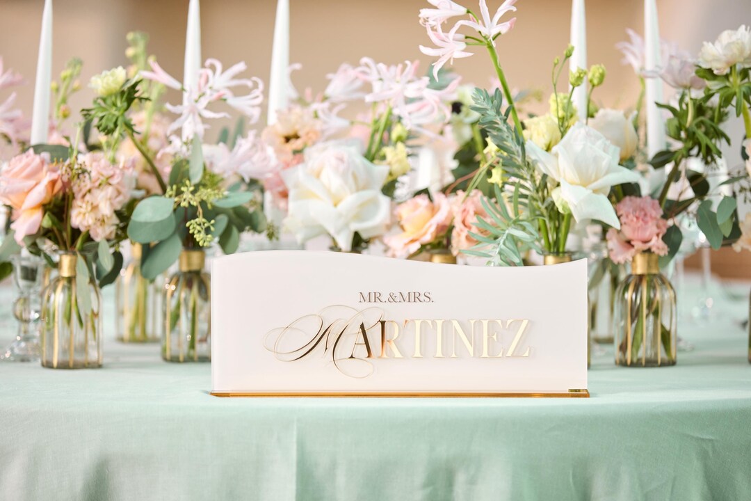 Mr and Mrs Top Table Sign - Acrylic Head Table Sign - Wedding Signs ...