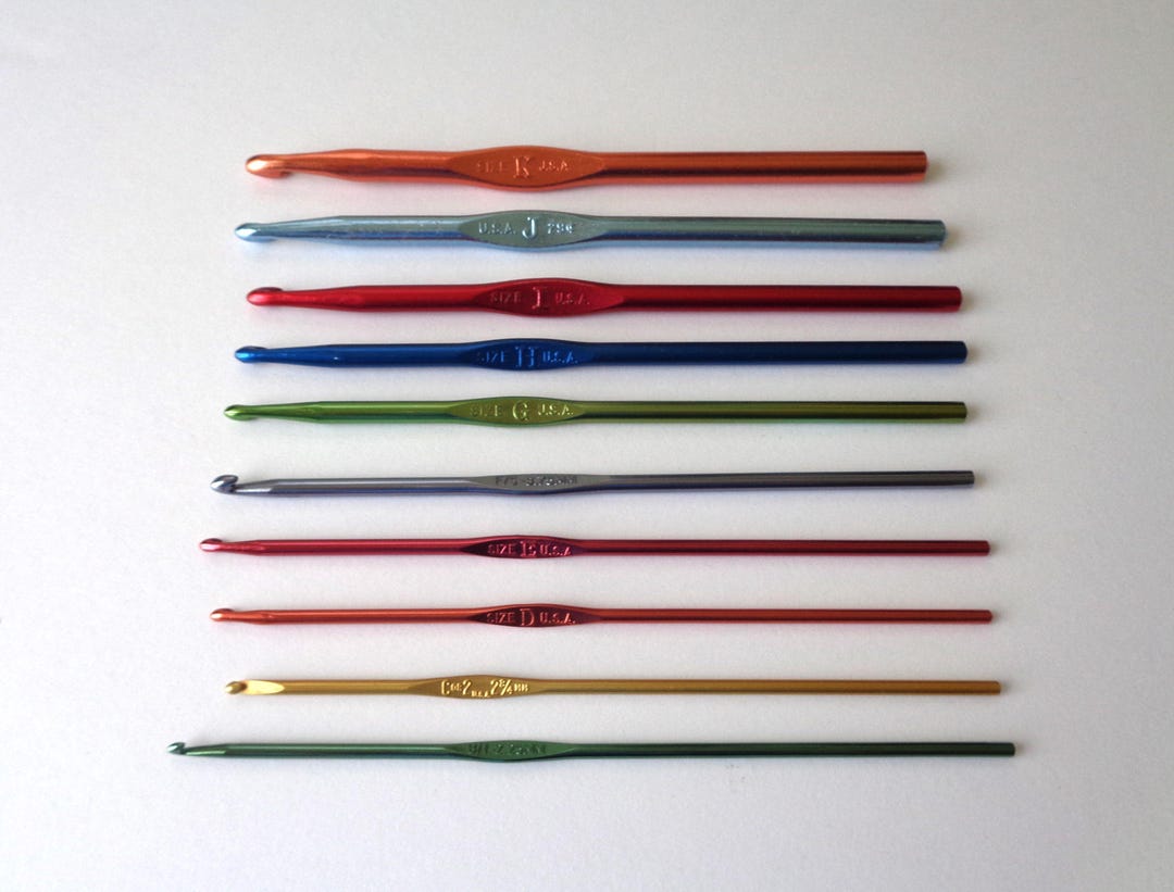 Vintage Set of Ten Crochet Hooks Eight Boye and Two Unmarked USA Sizes ...