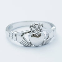 Claddagh Ring - Etsy