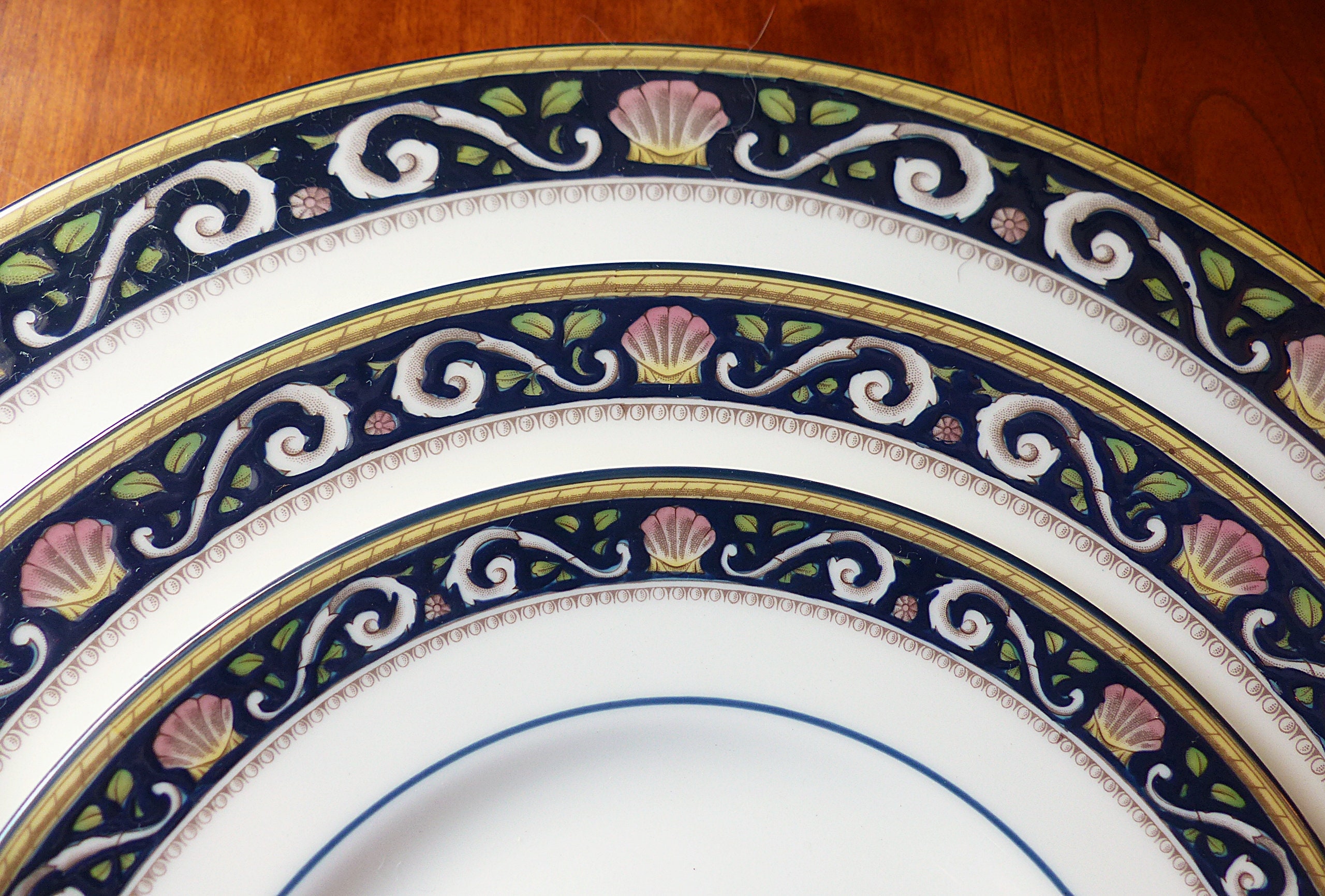 Seashells ~ Flowers ~ Spirals! WEDGWOOD RUNNYMEDE W4472 Blue Enameled ...