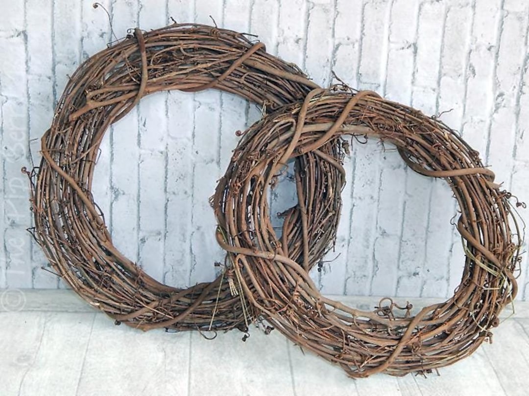 14" Grapevine Wreath Form: Handmade Rustic Wreath Base - Etsy