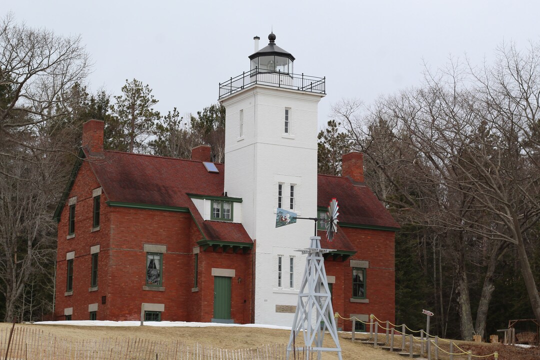 40 Mile Pointe Lighthouse - Etsy