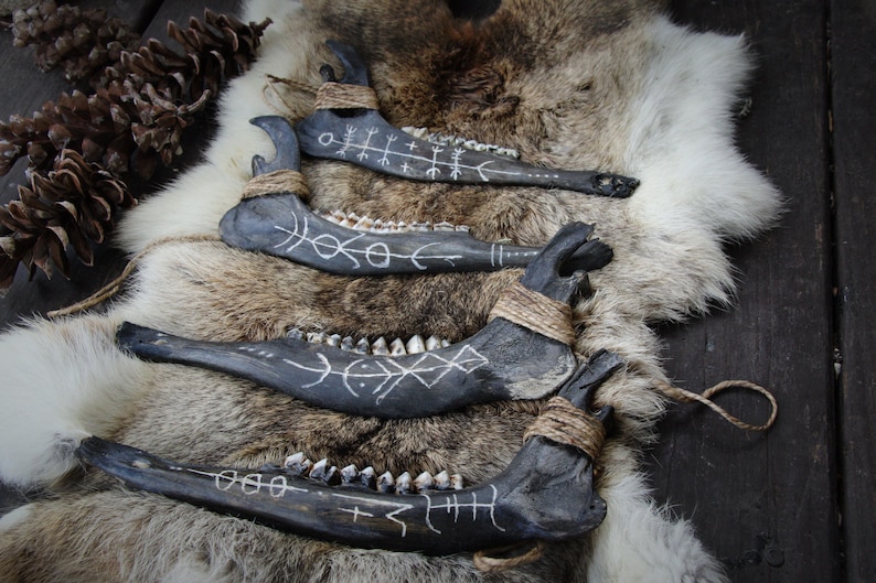 Made to Order: Icelandic Sigil Deer Jawbone Charm Hangers - Etsy