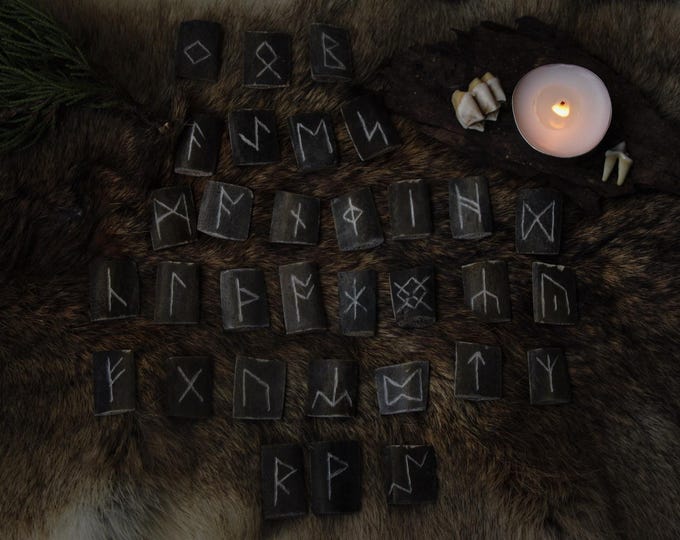 HELD : Custom Northumbrian Futhorc Deer Rib Rune Set - Etsy