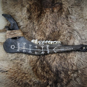Made to Order: Icelandic Sigil Deer Jawbone Charm Hangers - Etsy