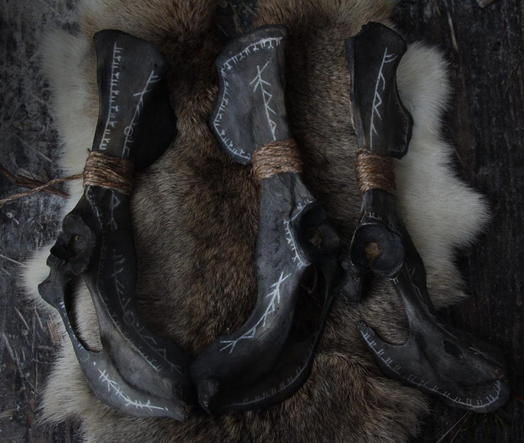 Icelandic Sigil Deer Pelvis Hangers - Etsy
