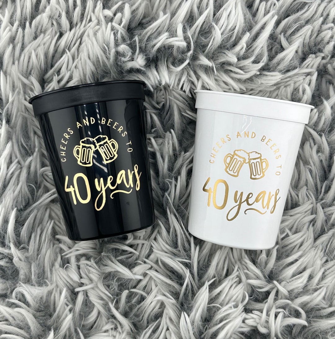 Cheers and Beers to 40 Years - 40th Birthday Cup - Black or White ...