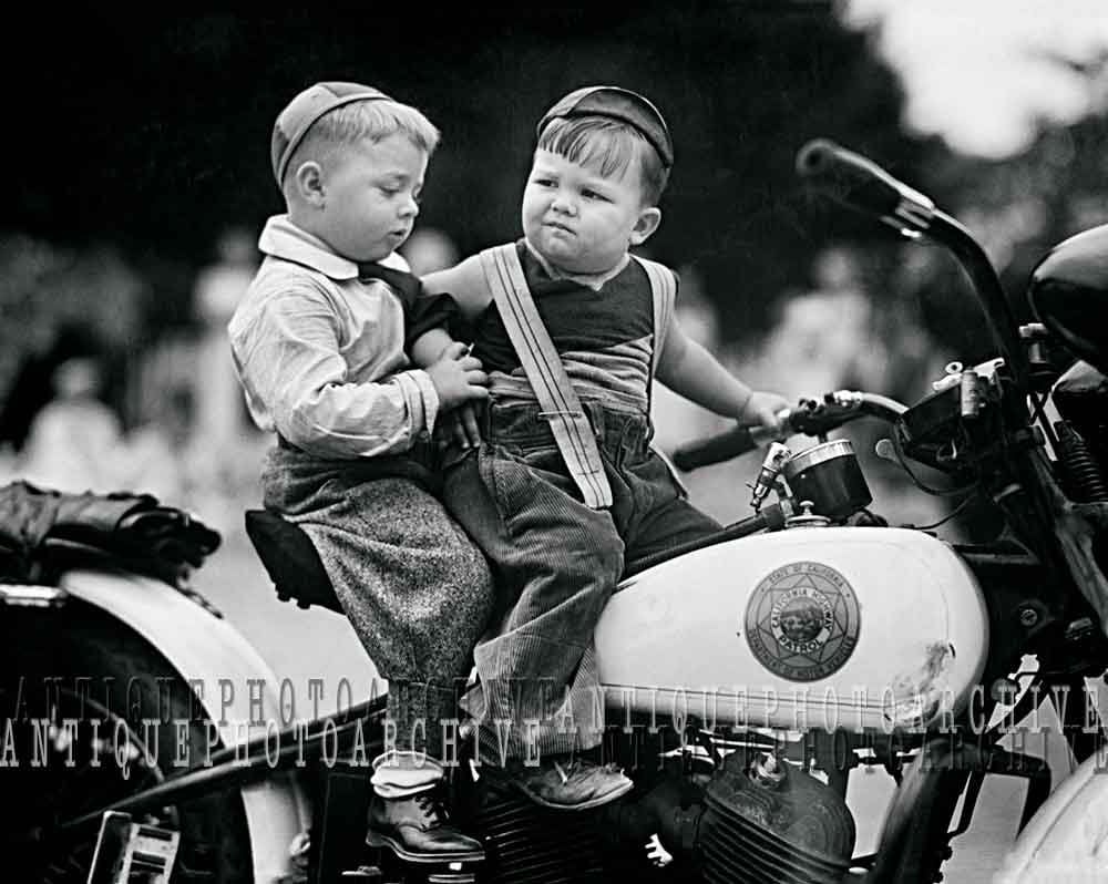 Photography Art & Collectibles Boy on motorcycle Vintage photo etna.com.pe