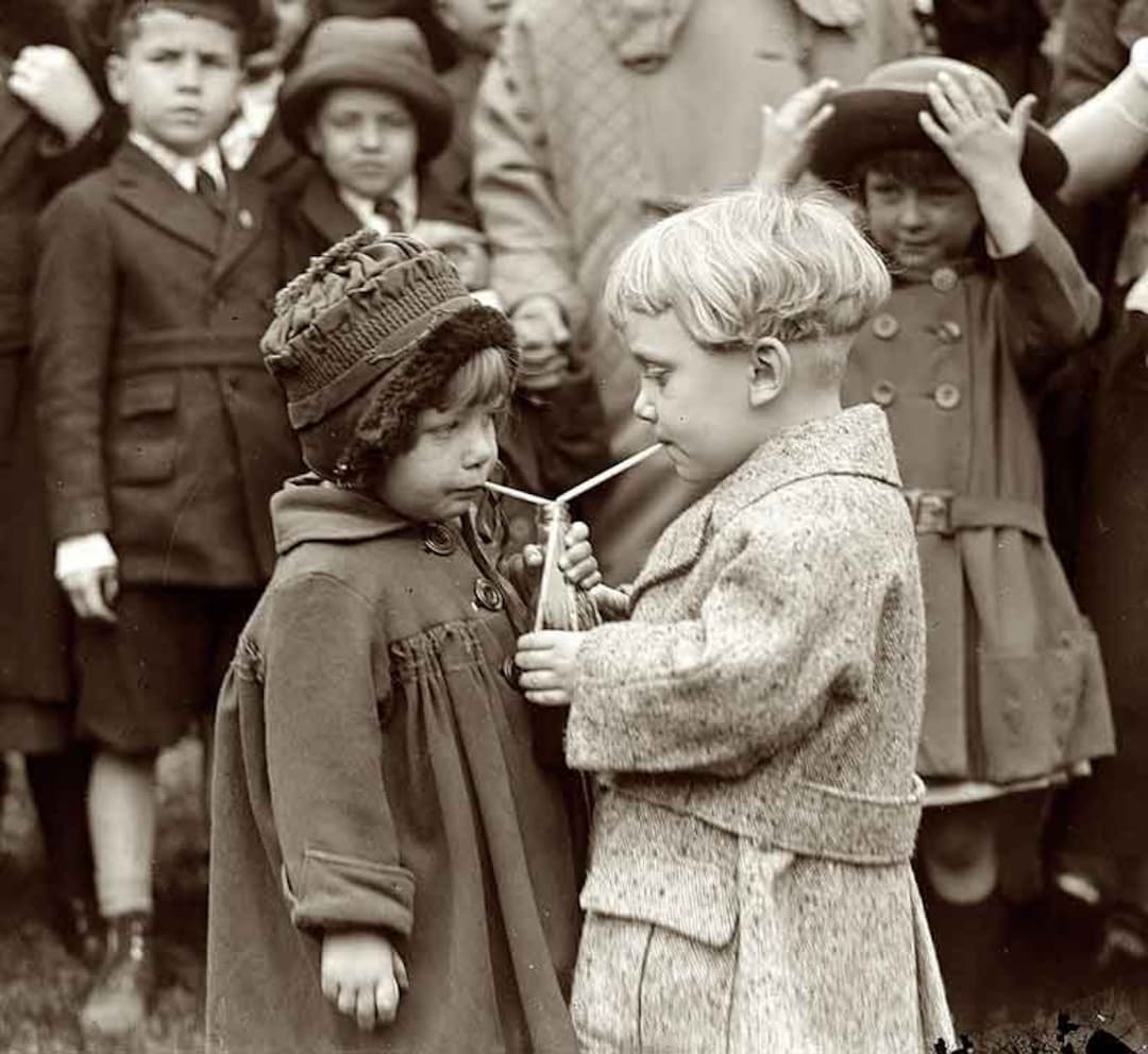 Foto vintage niño niña niños imprimir joven amor fotografía en blanco y ...