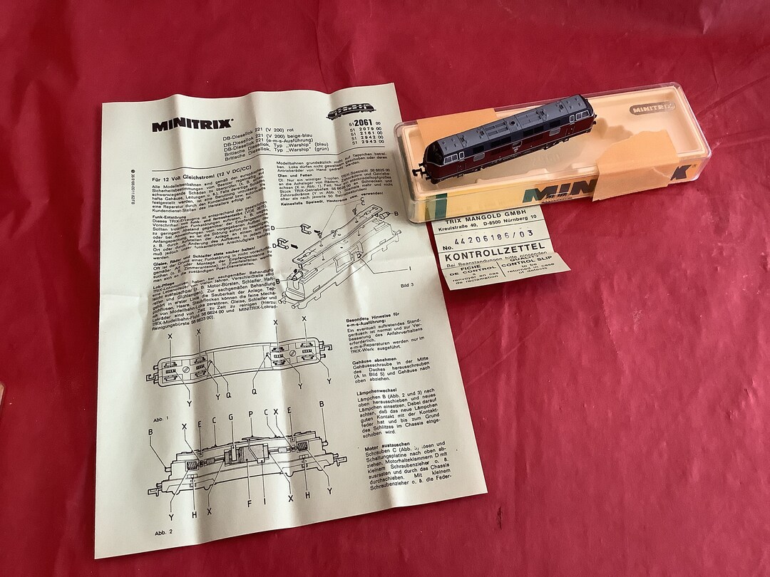 Minitrix (trix) - Western Germany - Db-diesellok 221 137-3 Dark Red ...
