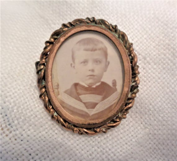 Antique Victorian Photo/Picture/Portrait Pin Cute Lit… - Gem