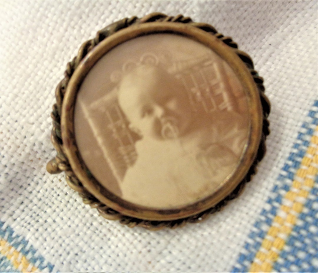 Adorable Antique Victorian Photo/picture/portrait Pin Baby With ...
