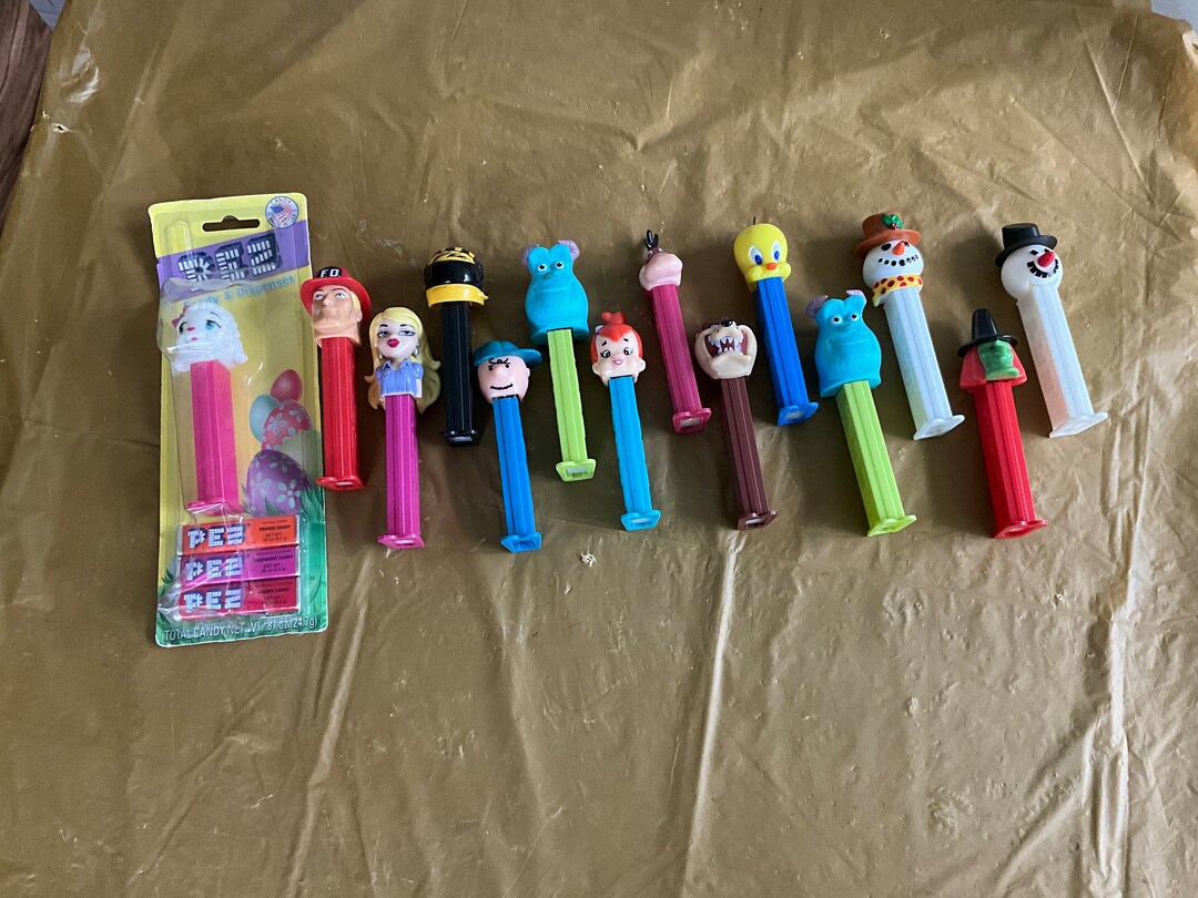Collection of 14 PEZ (candy) Dispensers - Incl Cartoon Characters ...