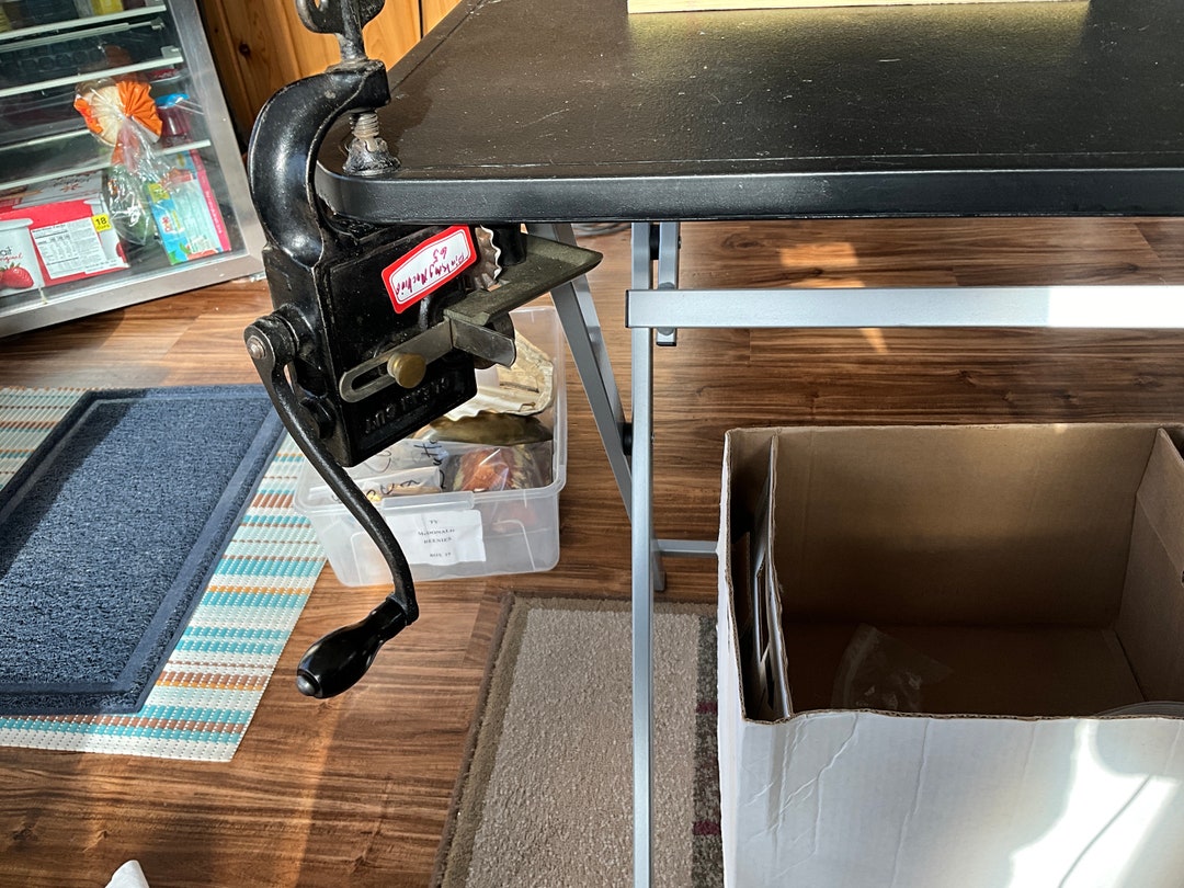 Hand Operated Crank Manual Tabletop Clean Cut Pinking Machine ...