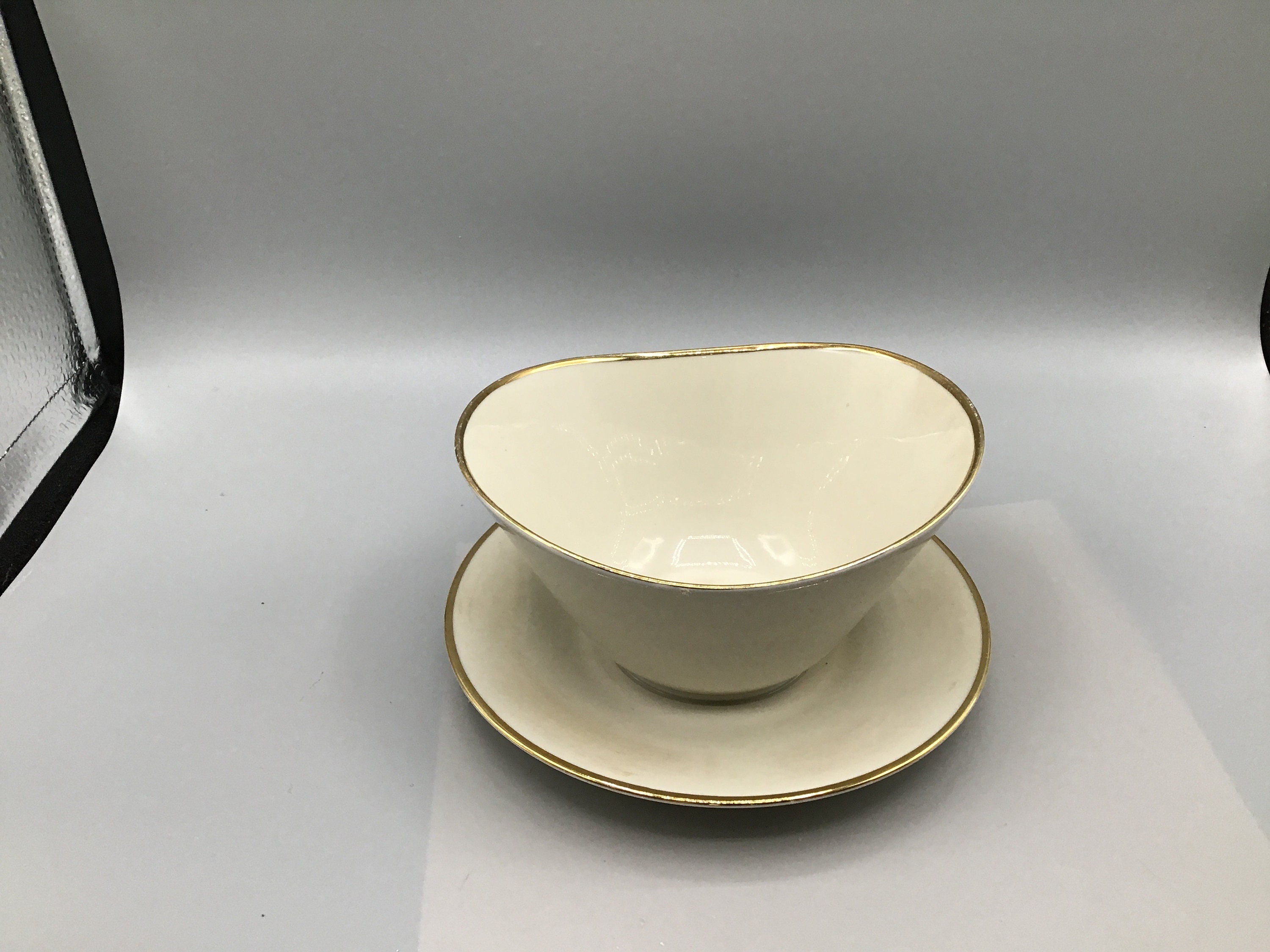 Zeh Scherzer Bavaria Germany - Beautiful Ivory Porcelain Gravy Boat and ...