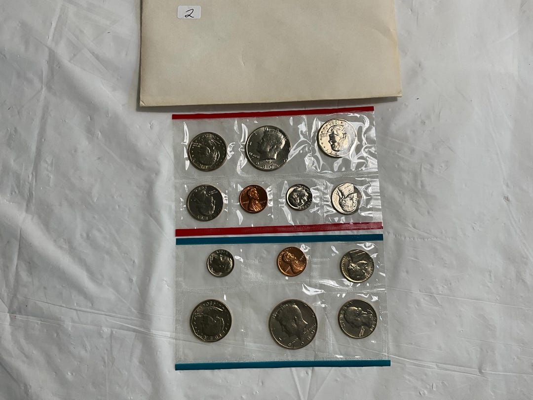 1980 US Mint UNCIRCULATED Coin Set-incl Susan B Anthony Dollar, Half ...