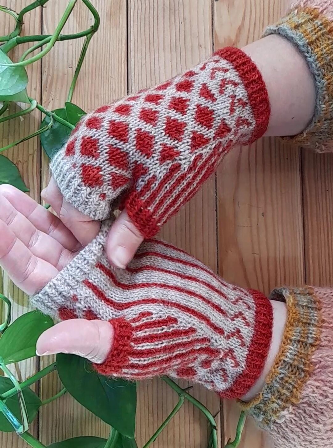 Romvos Mitts Knitting Pattern - Etsy