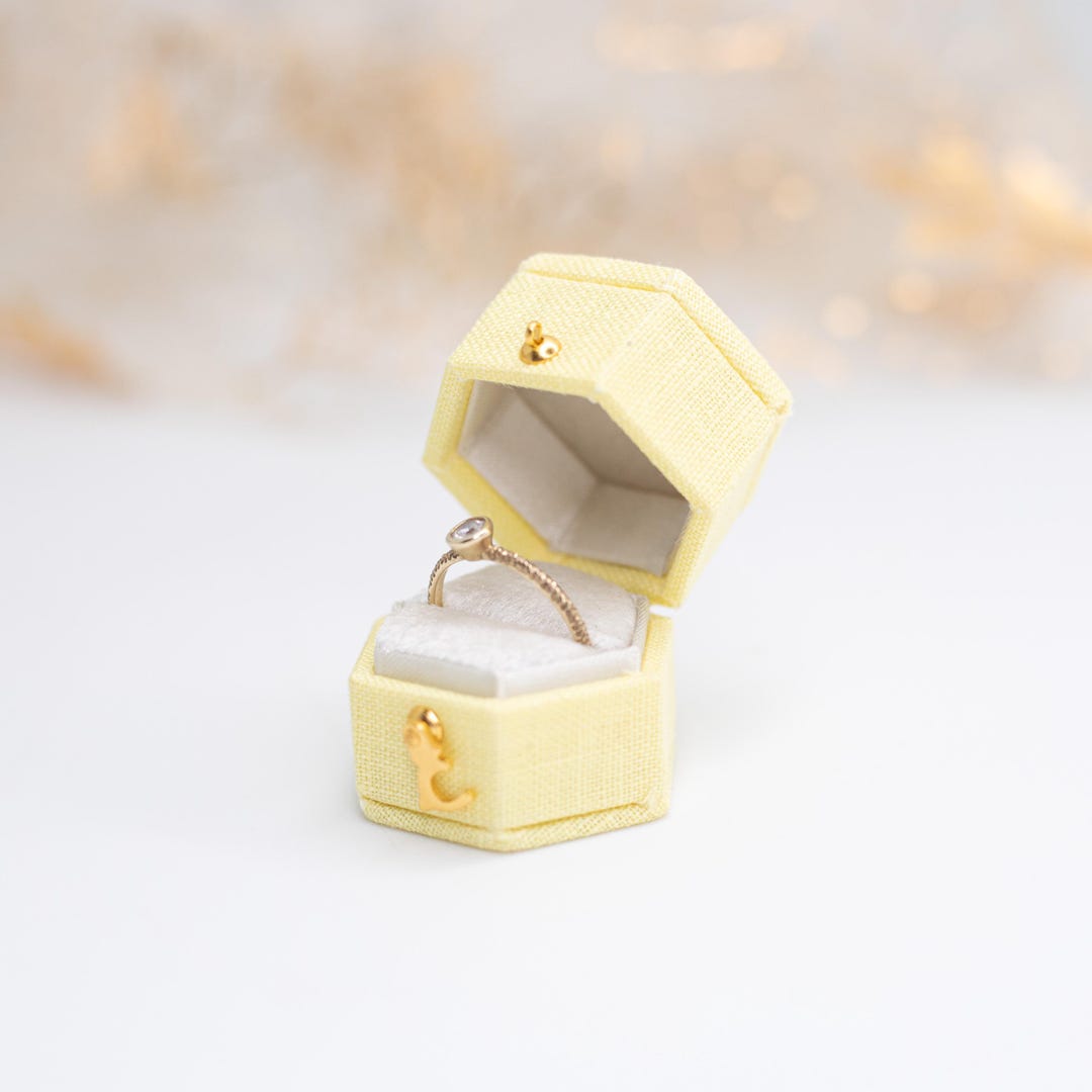 Antique Style Georgian Mini Hexagon Shape Ring Box LINNEN & VELVET ...