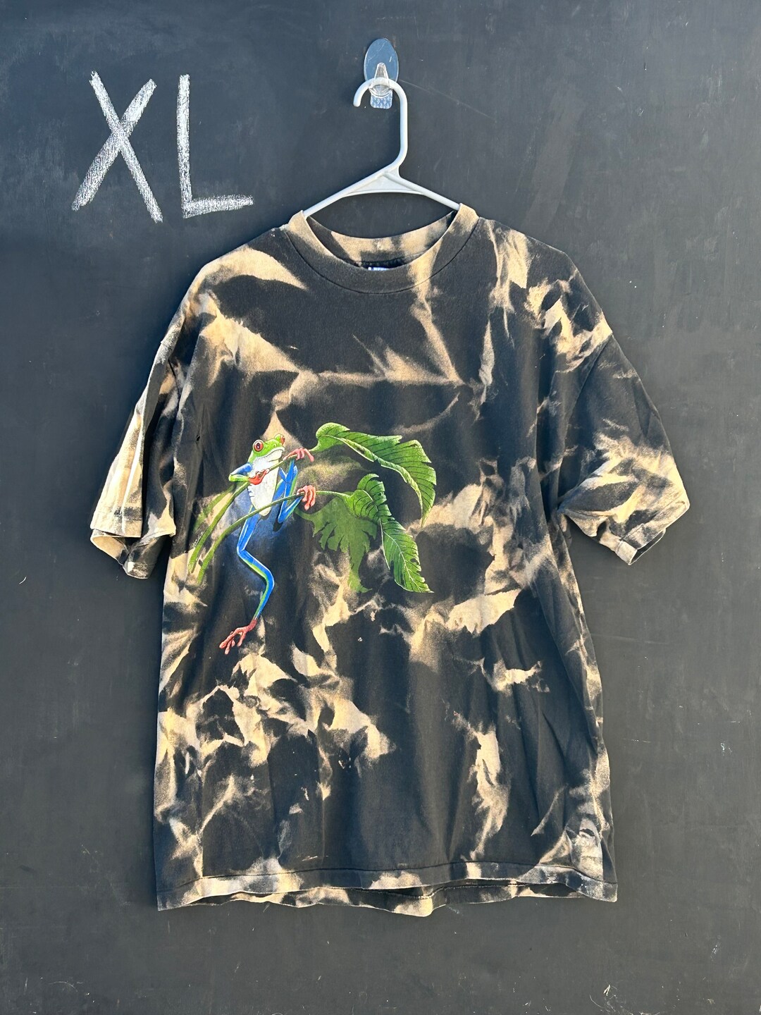 Bleach Dyed Vintage Frog T-shirt - XL - Etsy
