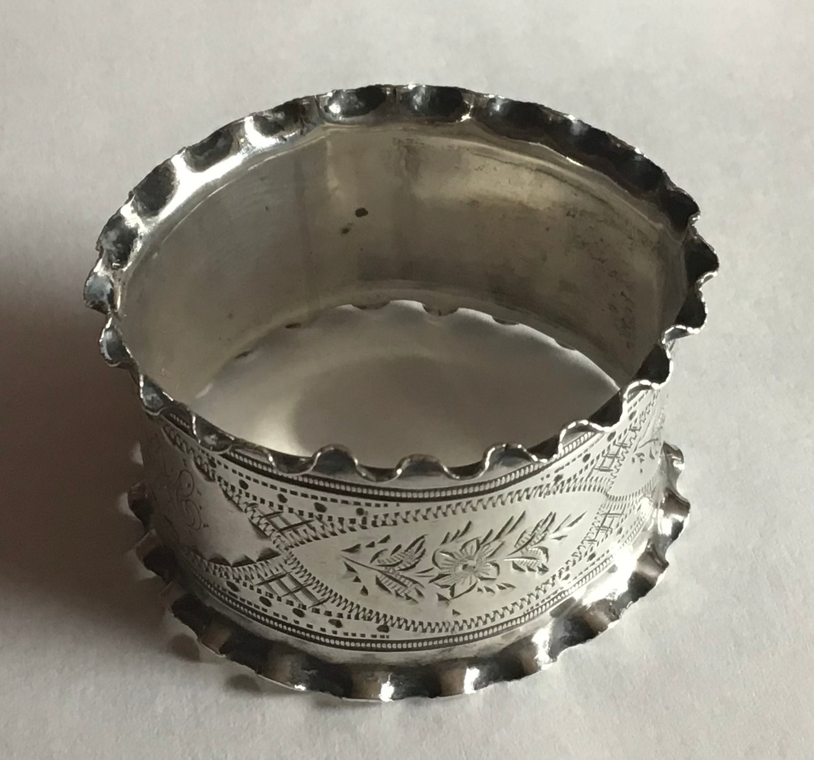 English Victorian Pie Crust Edge Sterling Silver Napkin Ring Serviette ...
