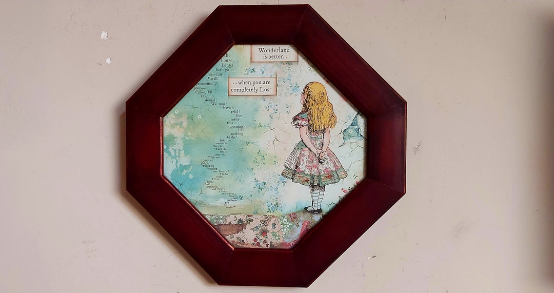 Alice in Red Frame, Alice in Wonderland, Hexagonal Red Frame, Alice ...