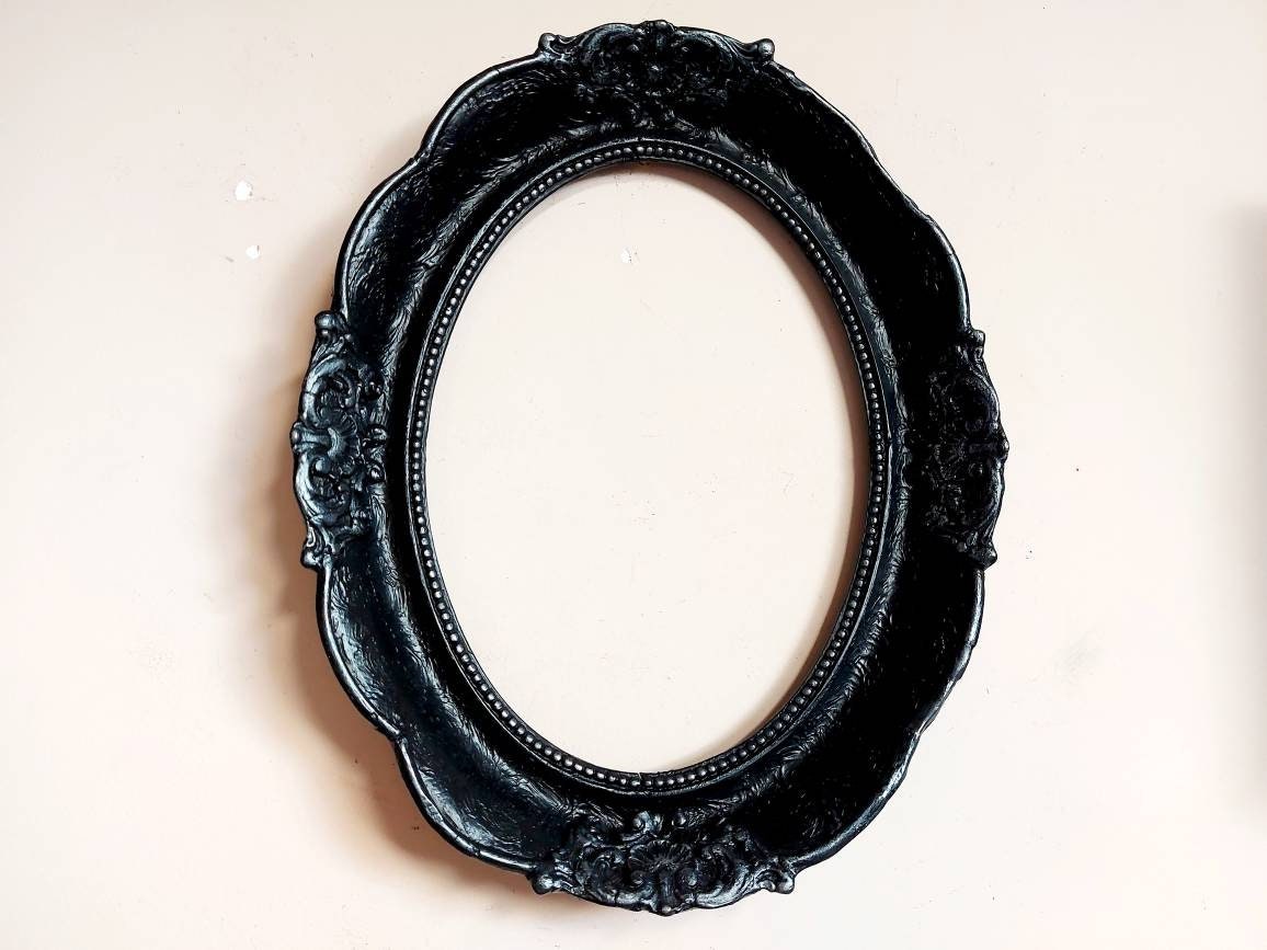 Black Victorian Frame Oval